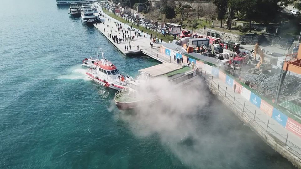 Sarıyer'de Tur Teknesinde Yangın - Memurlar.Net Sarıyer'de Tur Teknesinde Yangın - Memurlar.Net